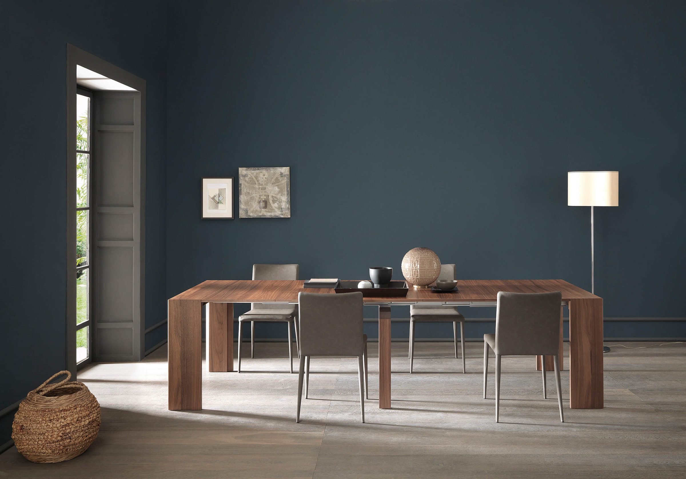 An Extending Table: The Perfect Table for Thanksgiving