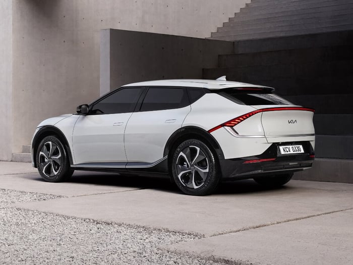 Automotive News - Decode This VIN Decoder