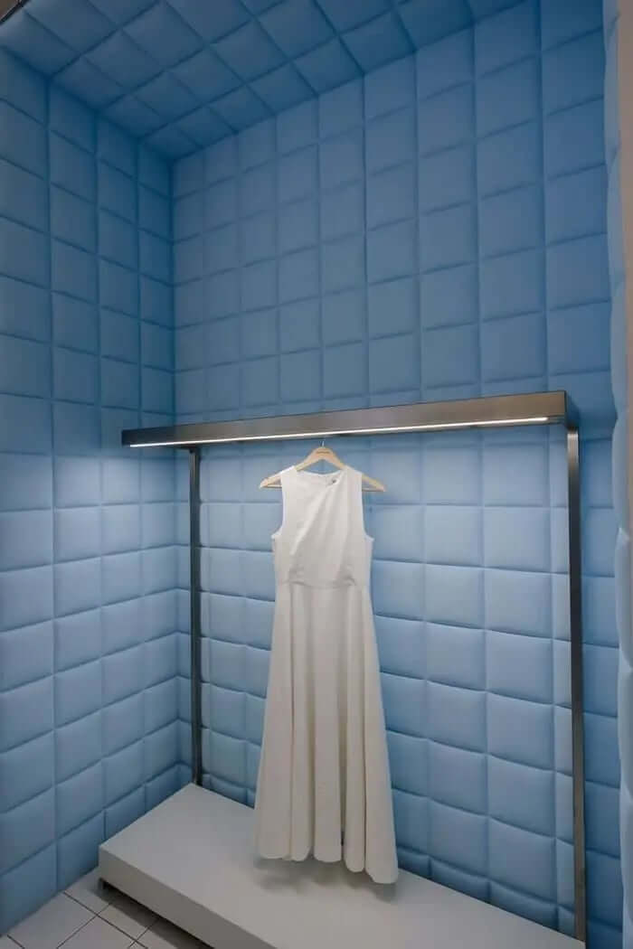 AR Magic Mirror: How Augmented Reality is Transforming Fashion Retail ...